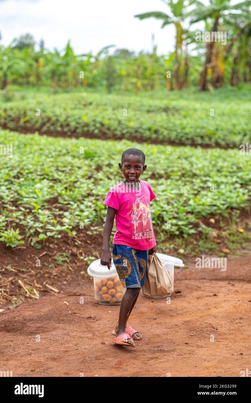 Girl carrying food hi-res stock photography and images - Alamy