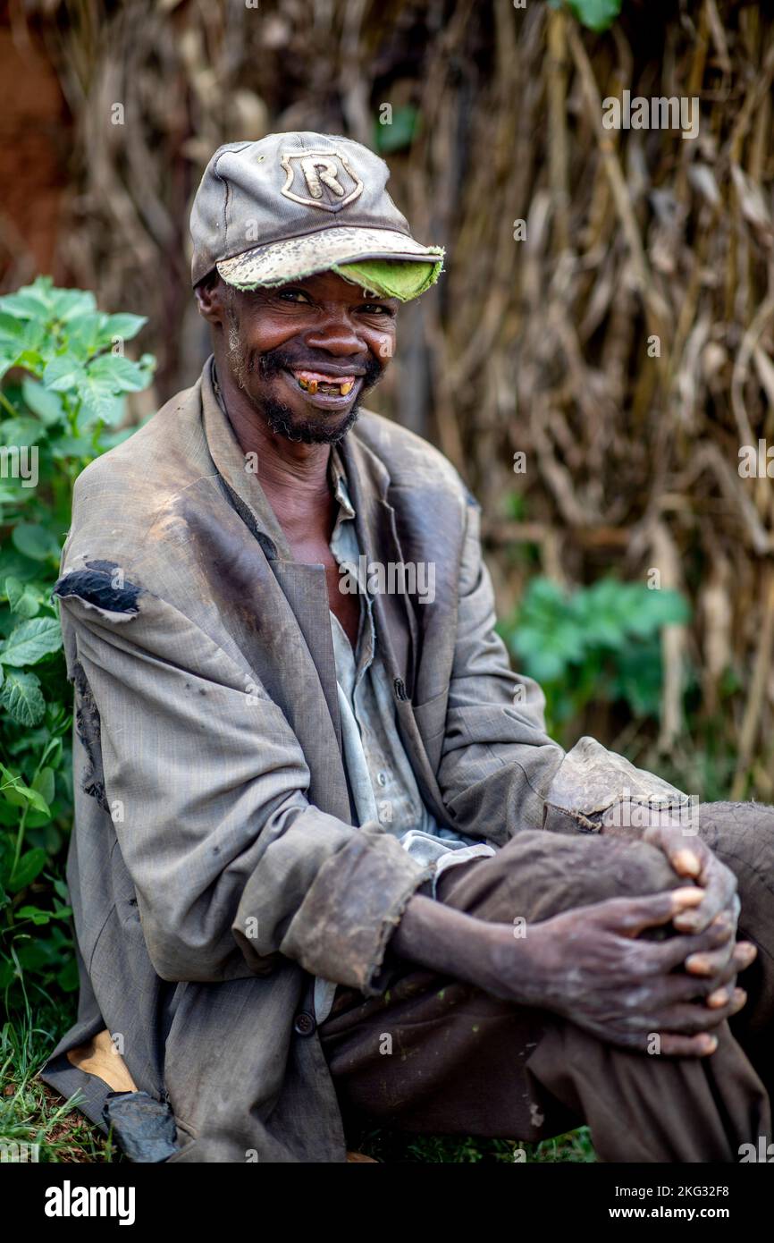 Homme rwandais hi-res stock photography and images - Alamy