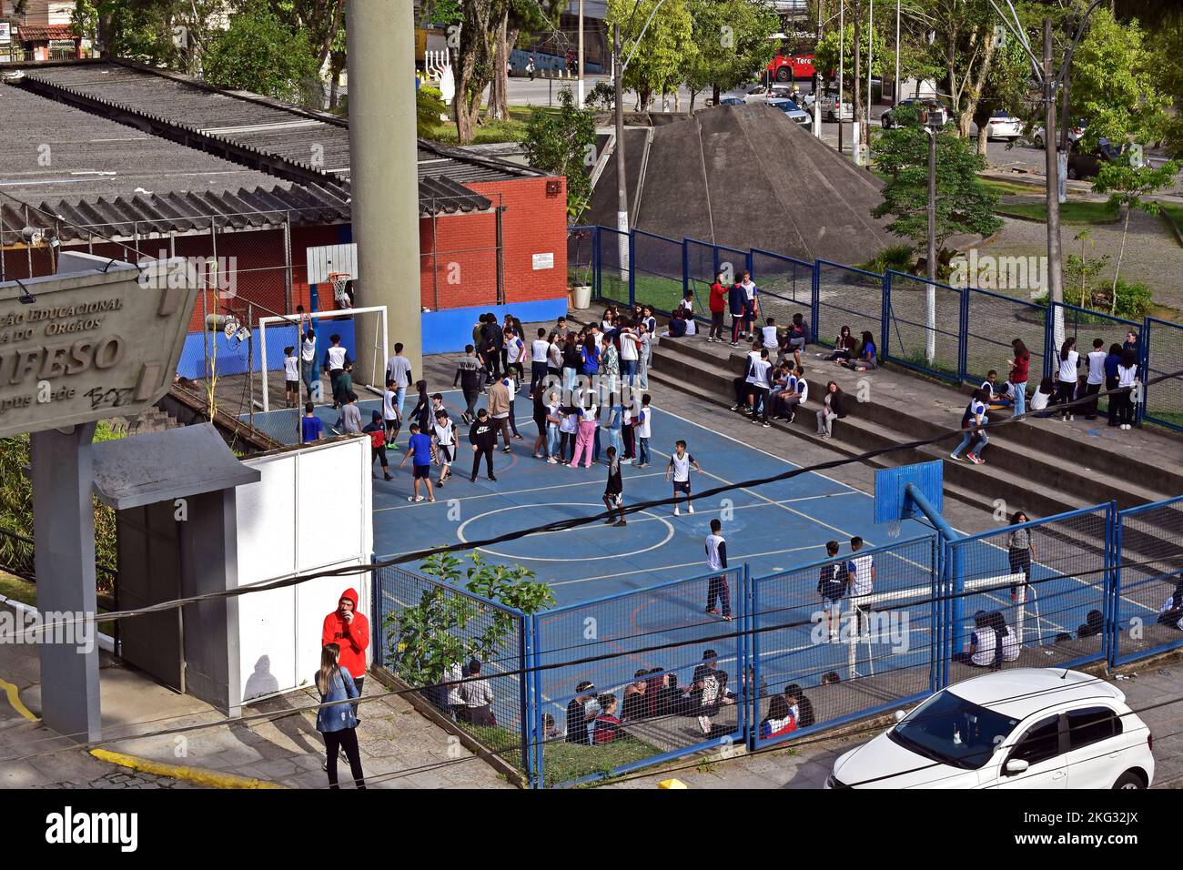 Students in school yard hi-res stock photography and images - Alamy