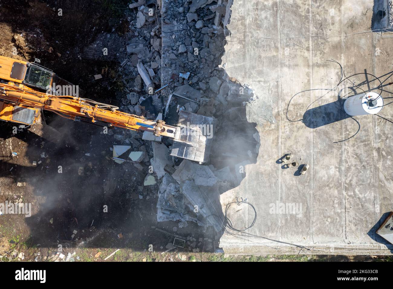 Demolition of a building for new construction hi-res stock photography ...
