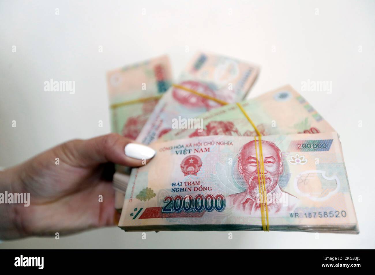 Vietnamese dong currency bank notes hi-res stock photography and images ...