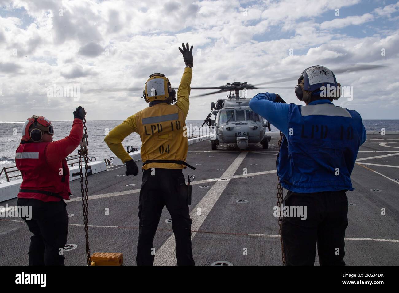 221026-N-XB010-1009 PHILIPPINE SEA (Oct. 26, 2022) – Aviation Boatswain ...