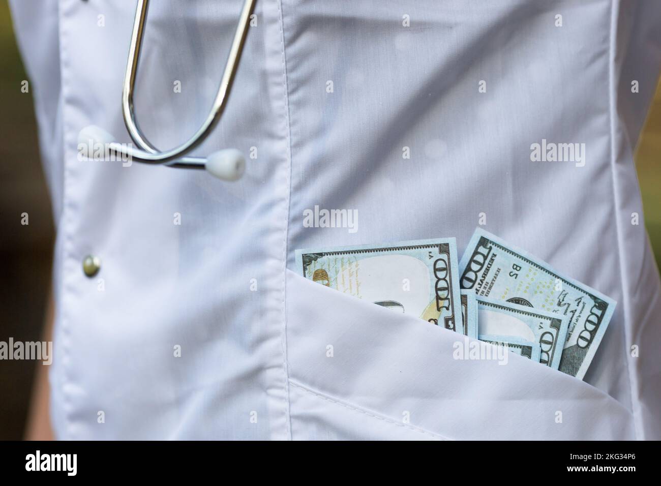Doctor profit medical payment money hi-res stock photography and images ...