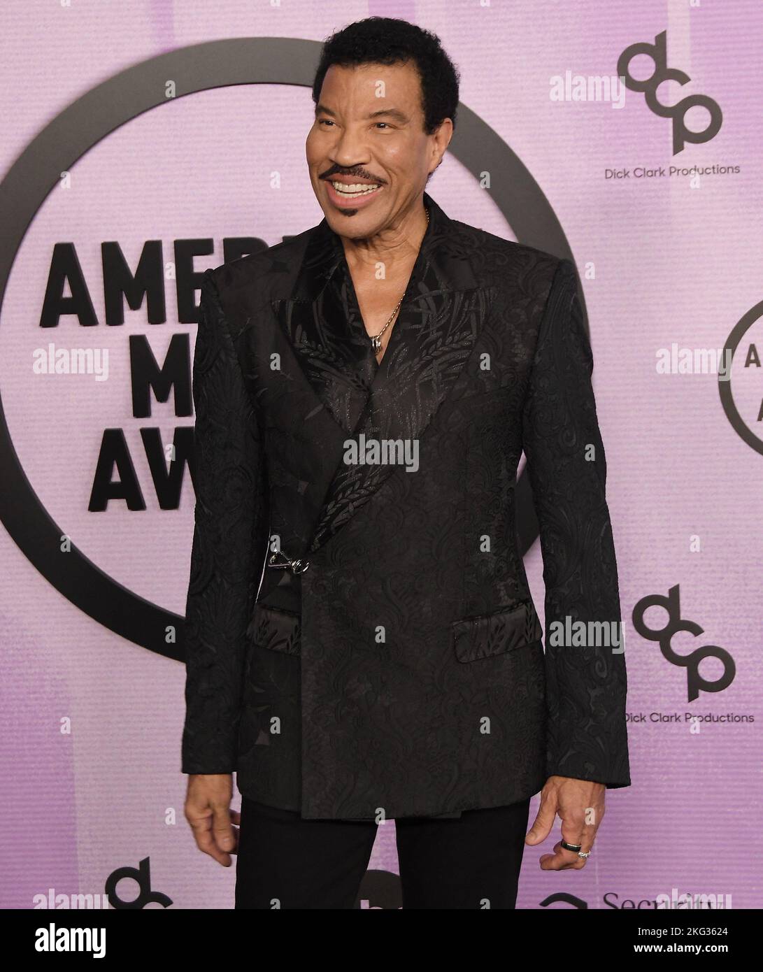 Lionel Richie arrives at the 2022 American Music Awards held at the ...