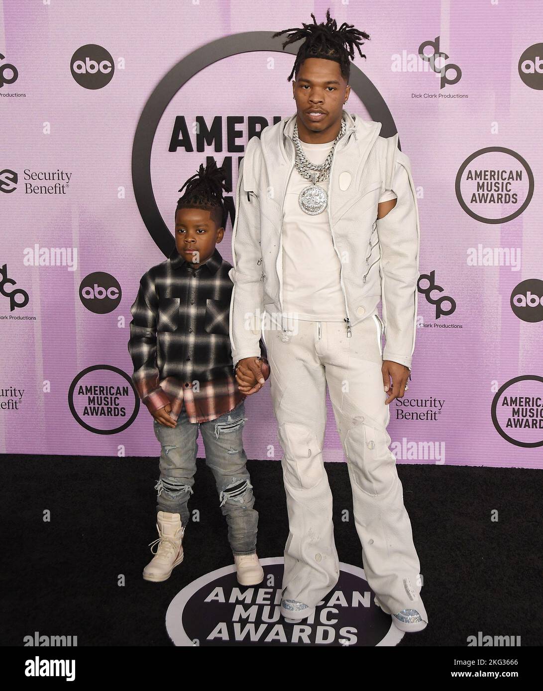 (L-R) Jason Jones and Lil Baby at the 2022 American Music Awards held ...
