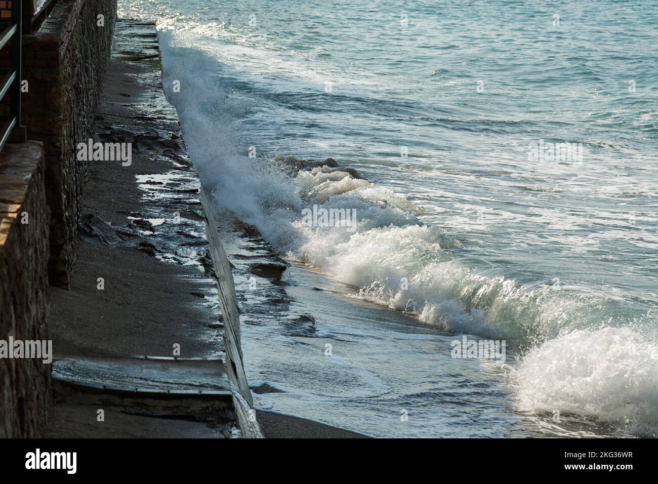 Sea sea waves beat on hi-res stock photography and images - Alamy