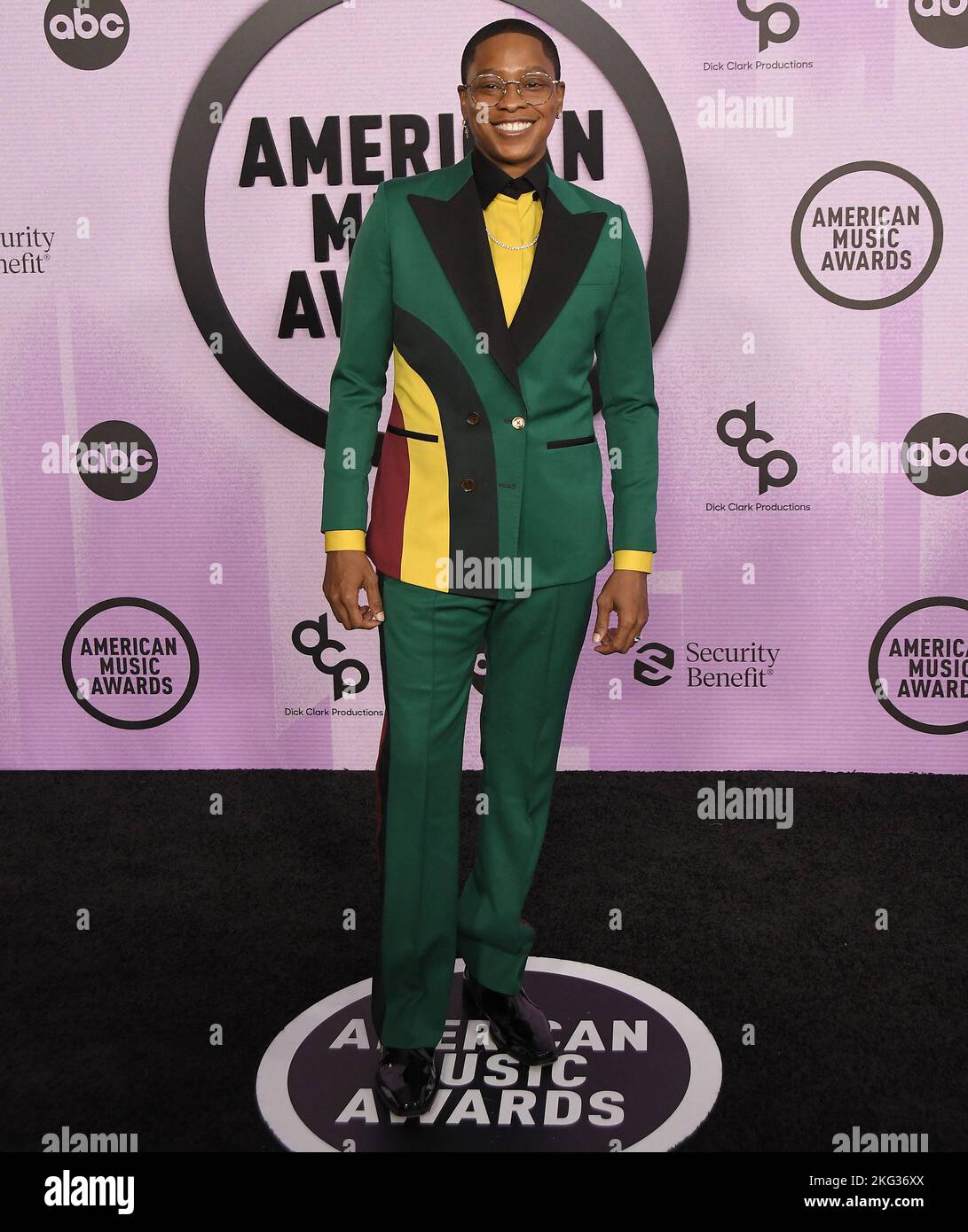 Jessica Betts arrives at the 2022 American Music Awards held at the ...