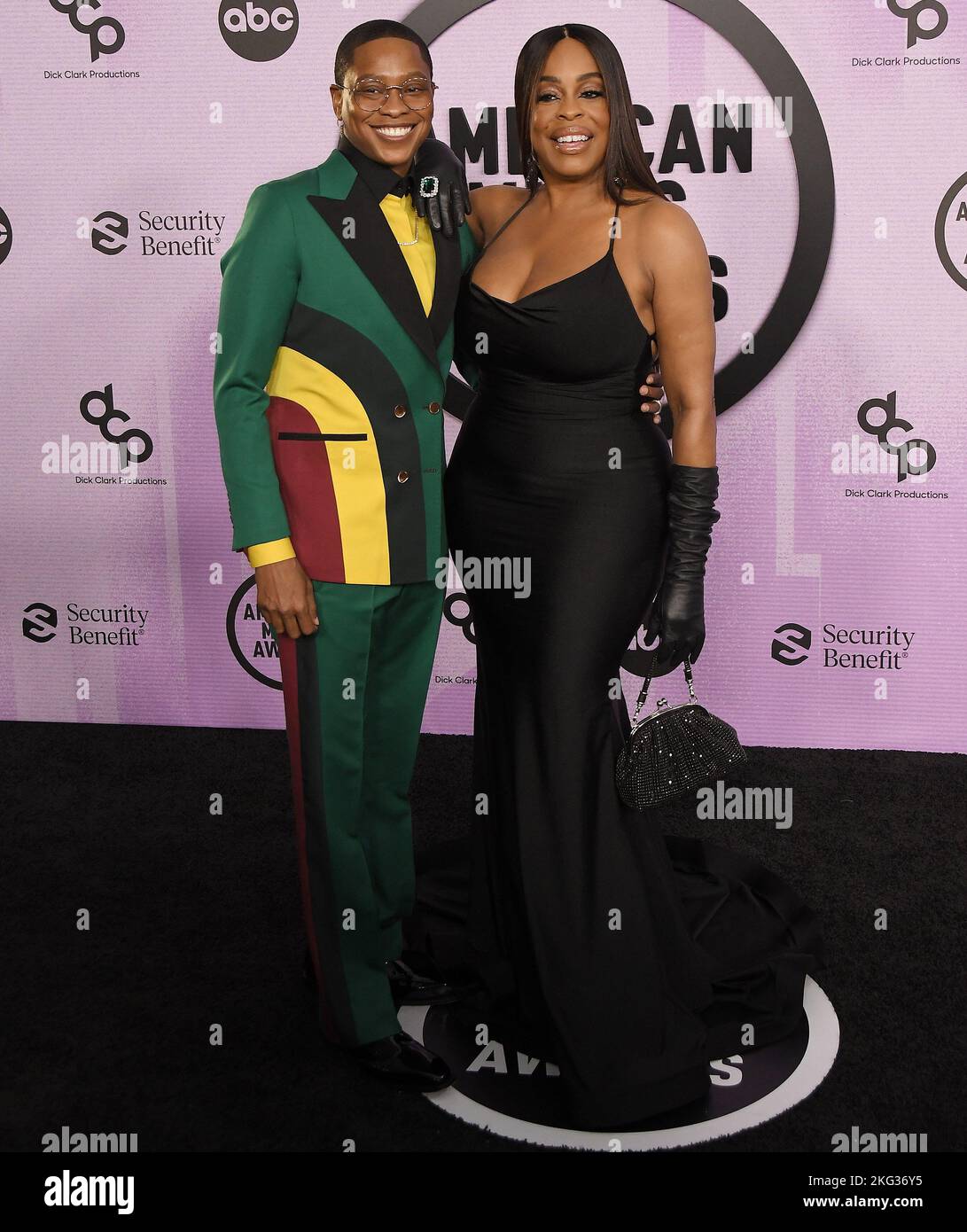 (L-R) Jessica Betts and Niecy Nash-Betts arrives at the 2022 American ...