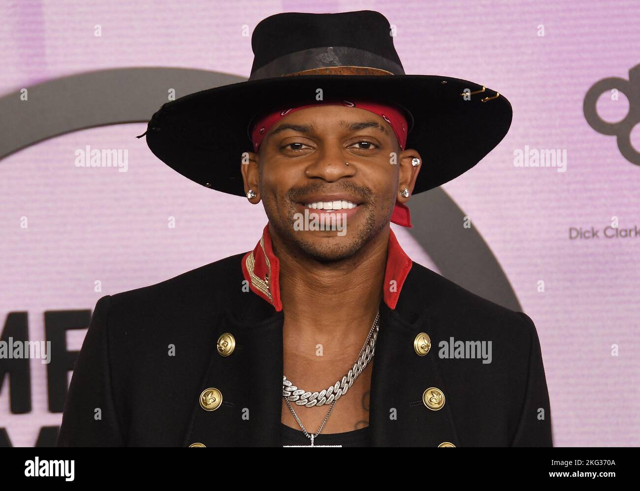 Jimmie Allen arrives at the 2022 American Music Awards held at the ...