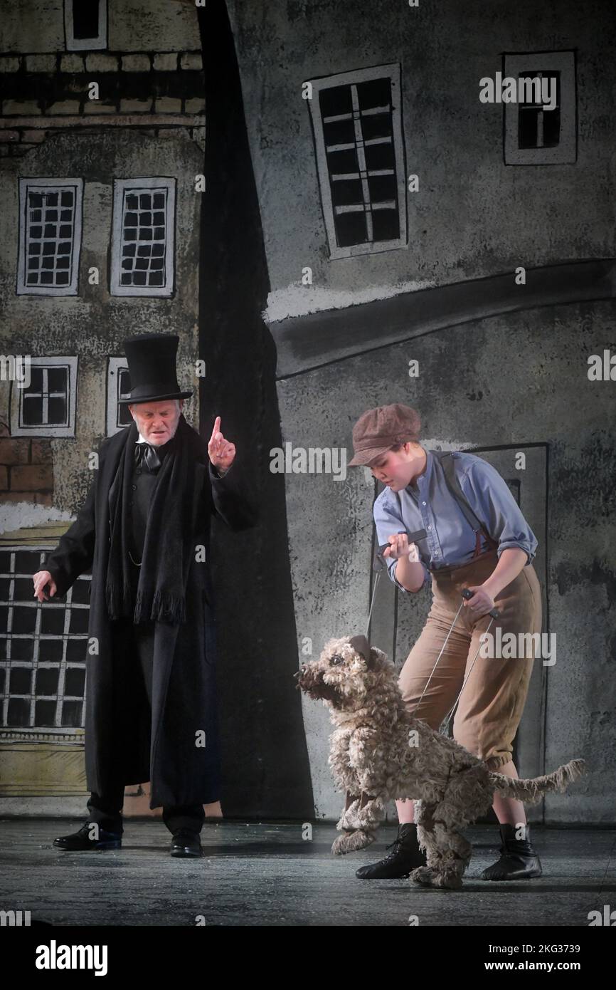 Edinburgh Scotland, UK 21 November 2022. Ebenezer Scrooge (Crawford ...