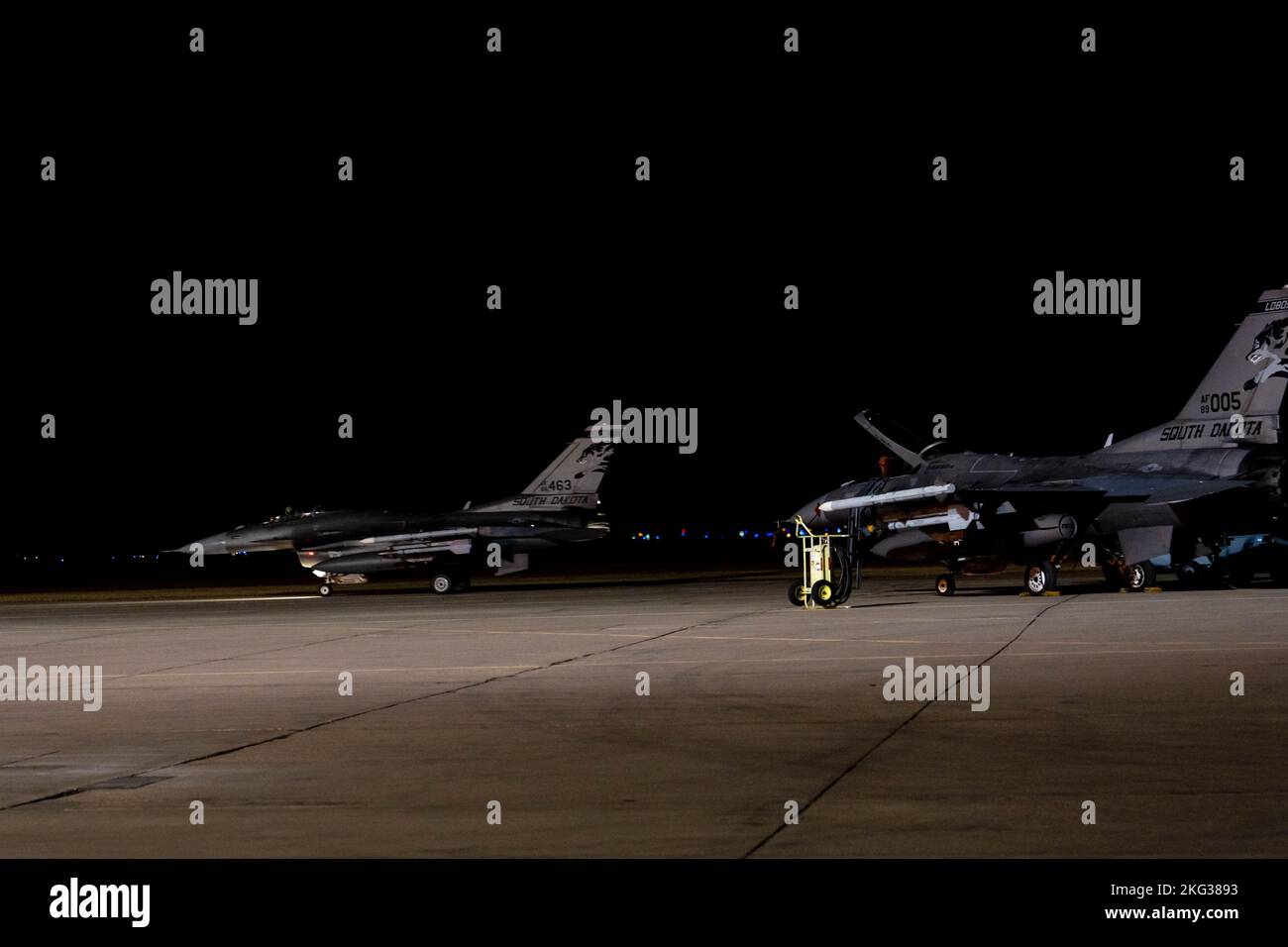 F 16 night take off hi-res stock photography and images - Alamy
