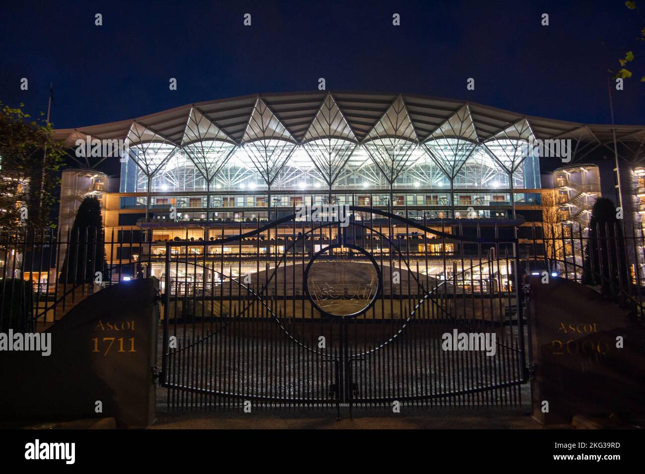 November racing weekend 2022 hi-res stock photography and images - Alamy