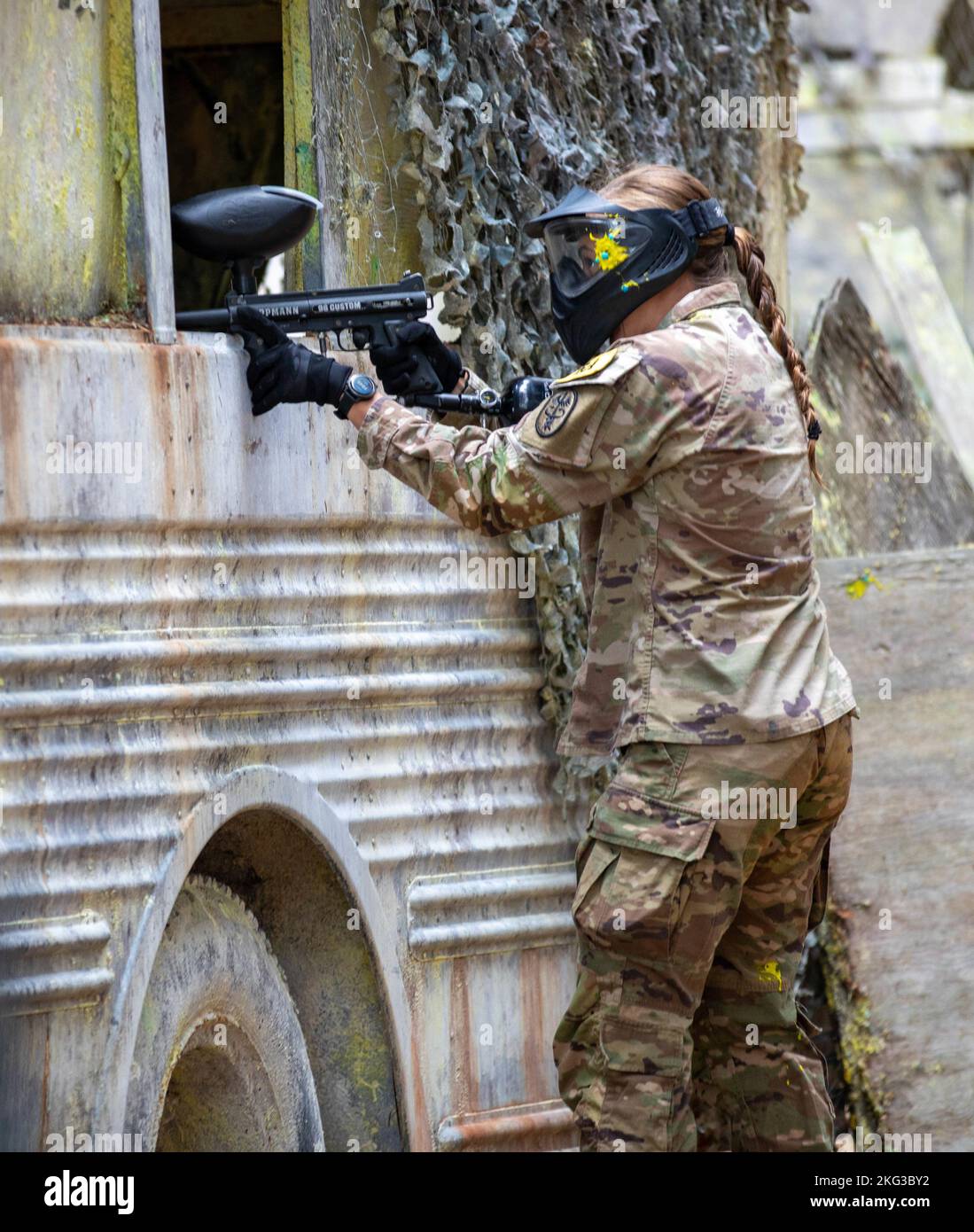 U.S. Army 1st Lt. Molly Murphy targets the simulated enemy with her ...