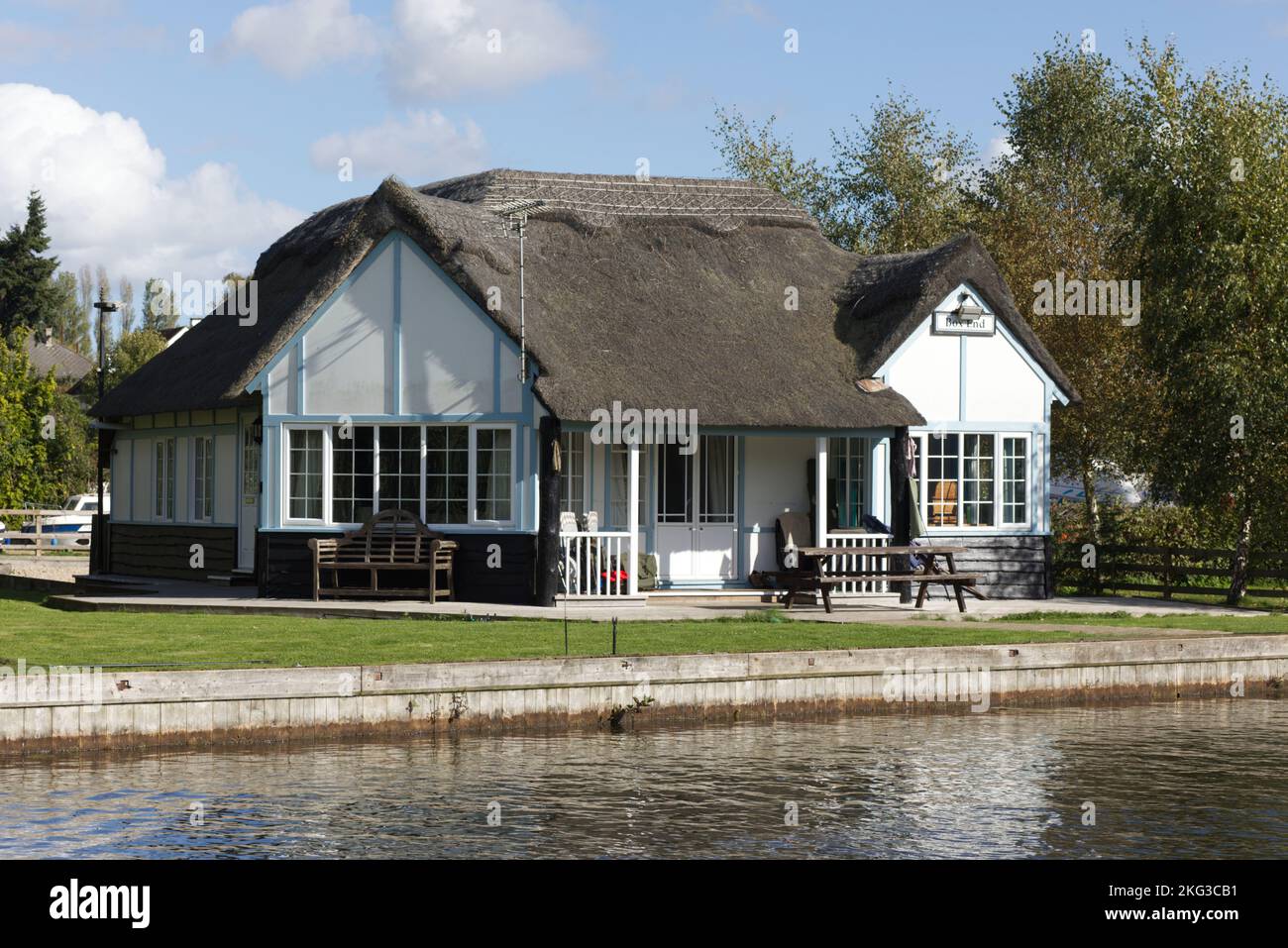 thatched cottage along the Norfolk broads Stock Photo - Alamy