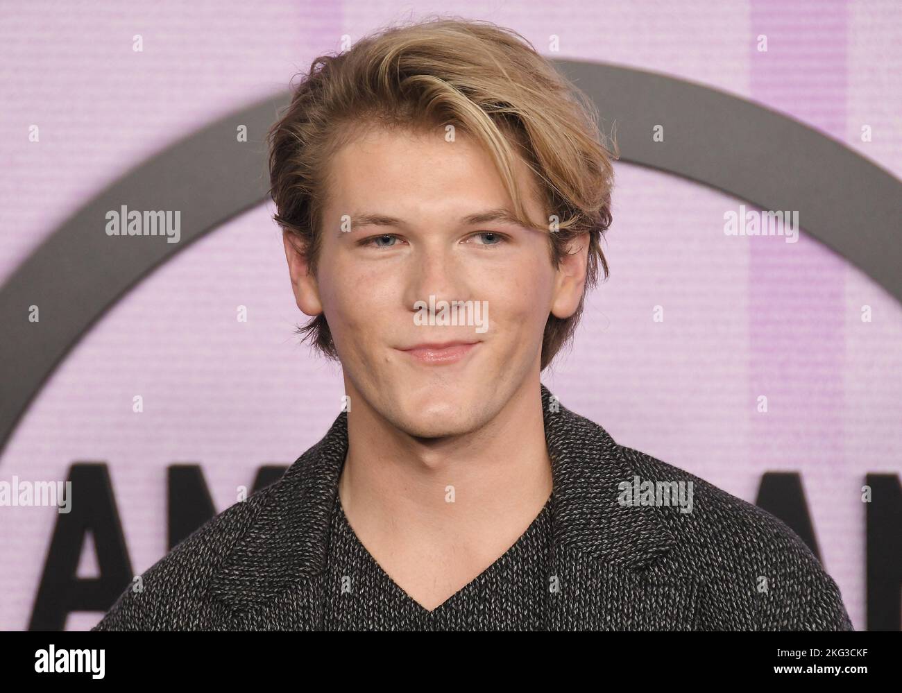 Davis Burleson arrives at the 2022 American Music Awards held at the ...