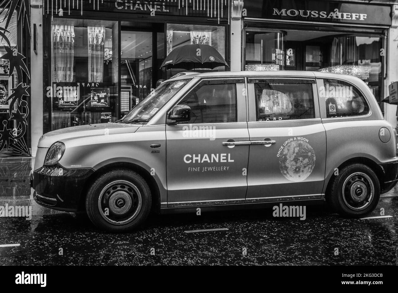 Storefront facade icon image Black and White Stock Photos & Images - Alamy