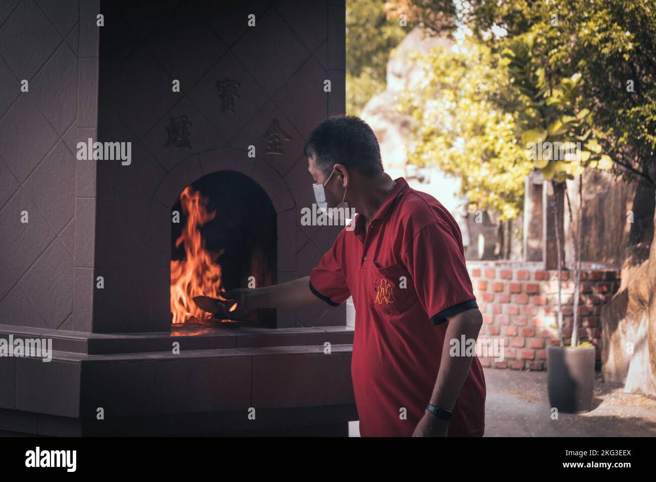 Burning of paper hi-res stock photography and images - Alamy