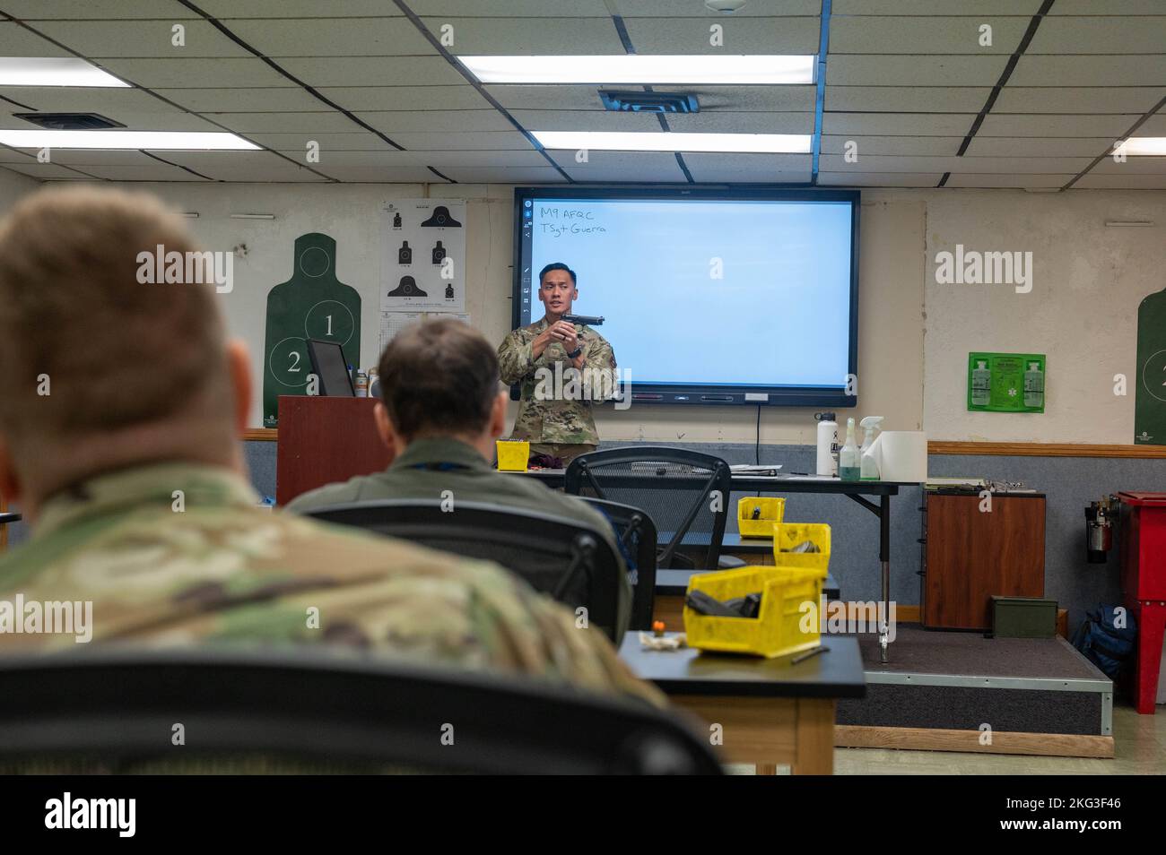 M9 combat pistol qualification hi-res stock photography and images - Alamy