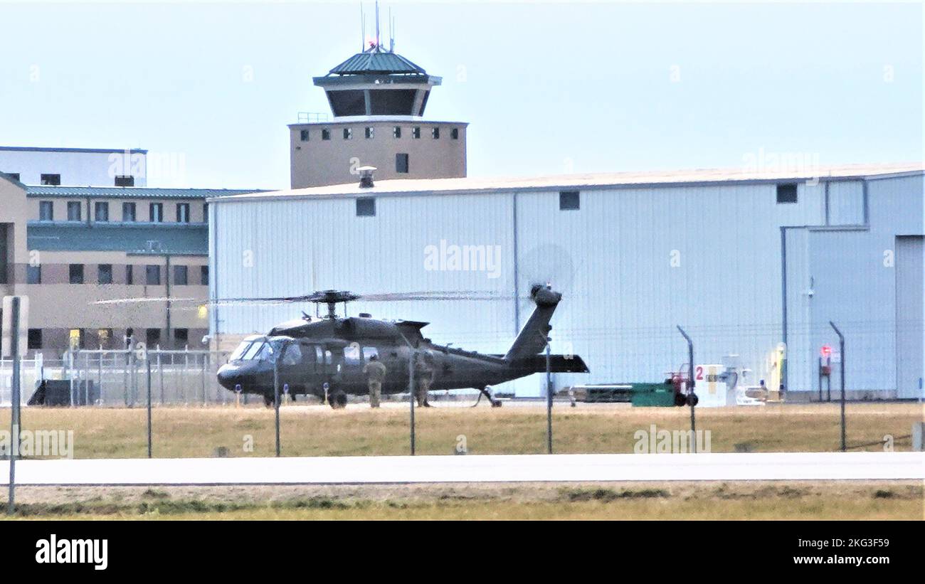 Aircrews with the Minnesota National Guard operate UH-60 Black Hawk ...