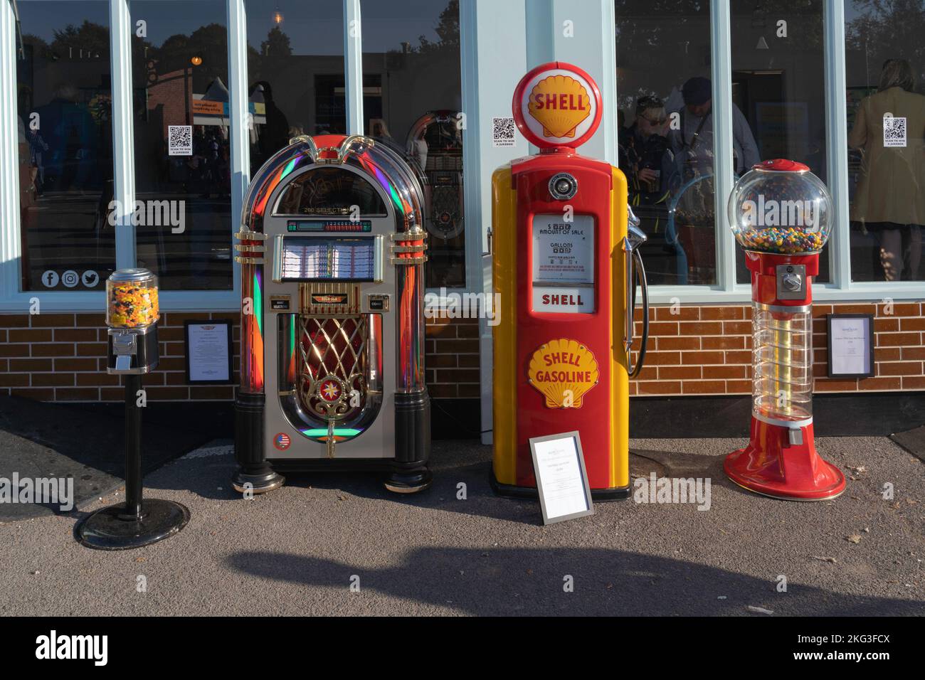 For Sale- A 1950 vintage Bennett 646 Shell gasoline pump, Rock-Ola ...