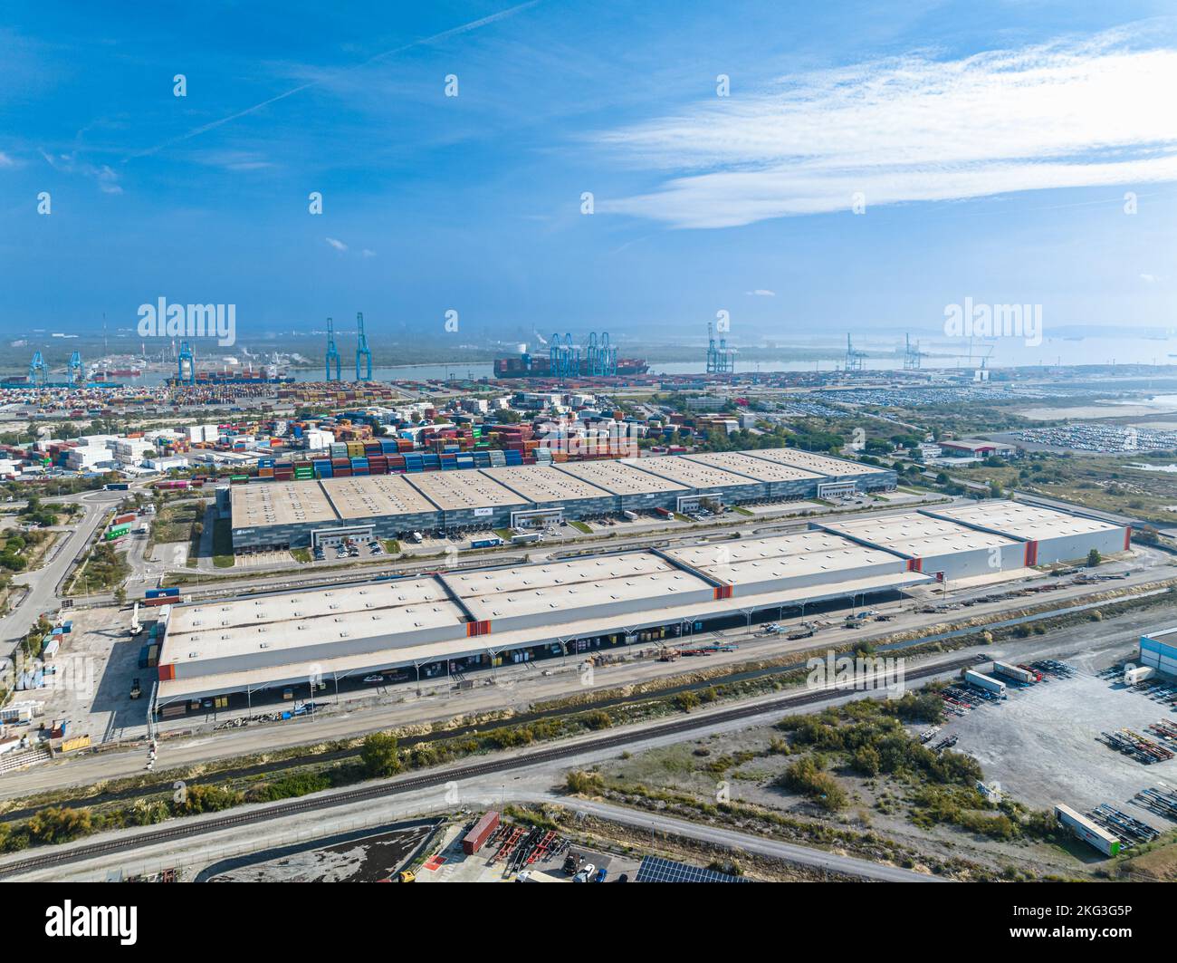 Truck loading dock parking lot hi-res stock photography and images - Alamy