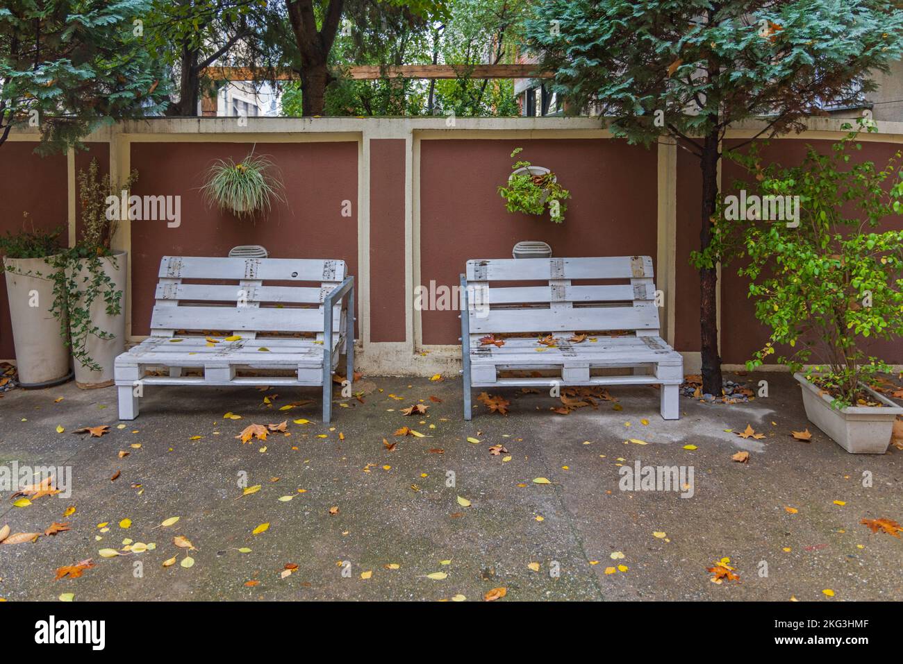 Two White Bench Seats Made From Used Cargo Pallets Upcycling Creative ...