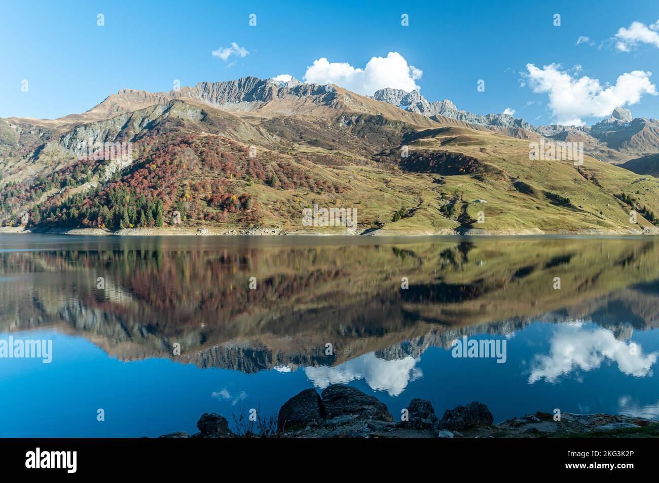Aerial view of waterfront lake with reflection of mountain and ...
