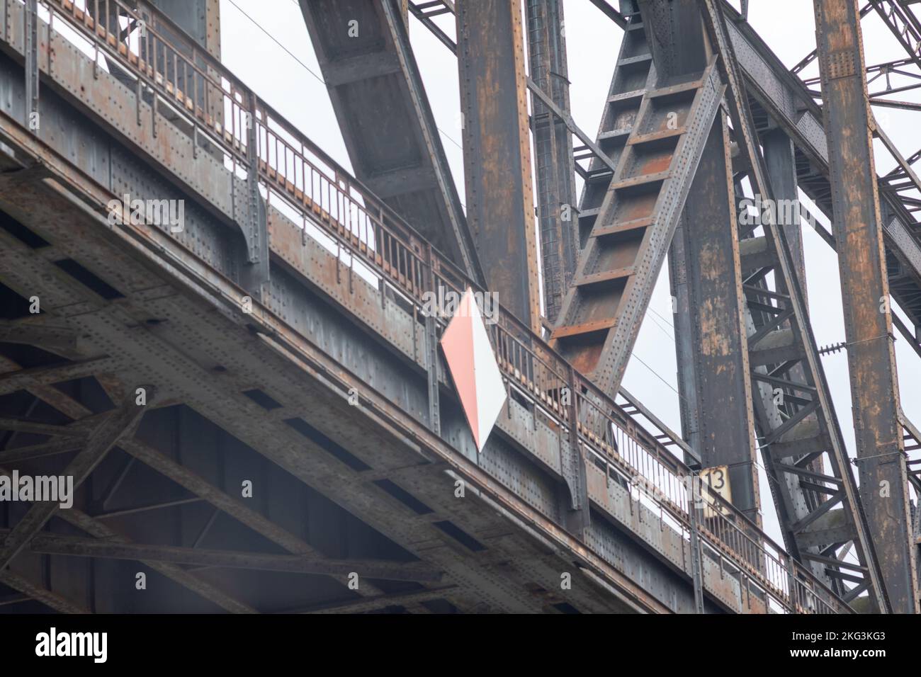 Diamond shaped sign hi-res stock photography and images - Alamy