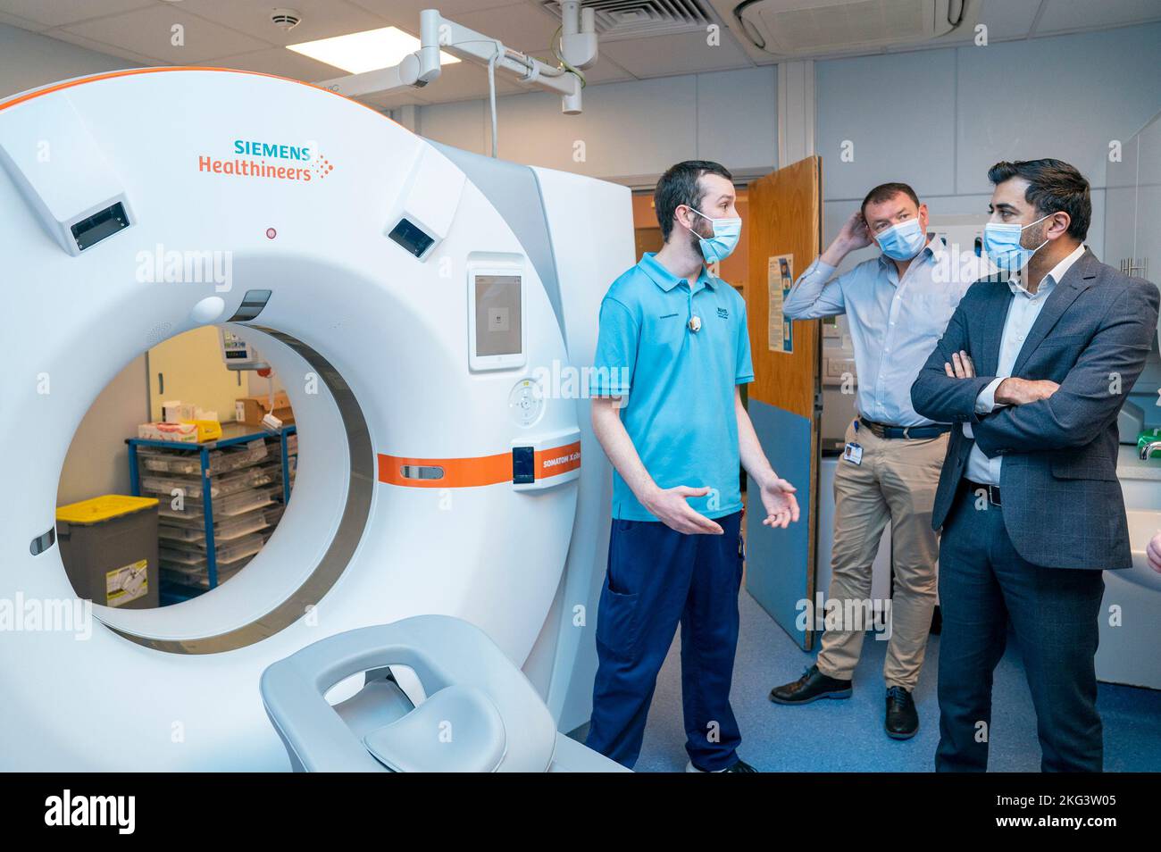 Health Secretary Humza Yousaf with Radiographer Steven Townsend (left ...
