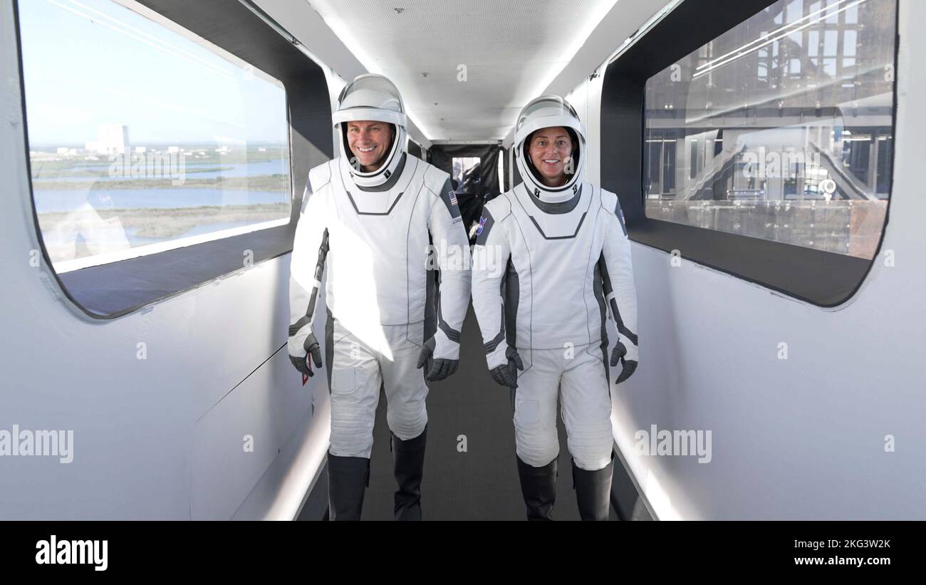 . jsc2022e076175 (Oct. 5, 2022) --- (From left) SpaceX Crew-5 Pilot Josh Cassada and Commander ...