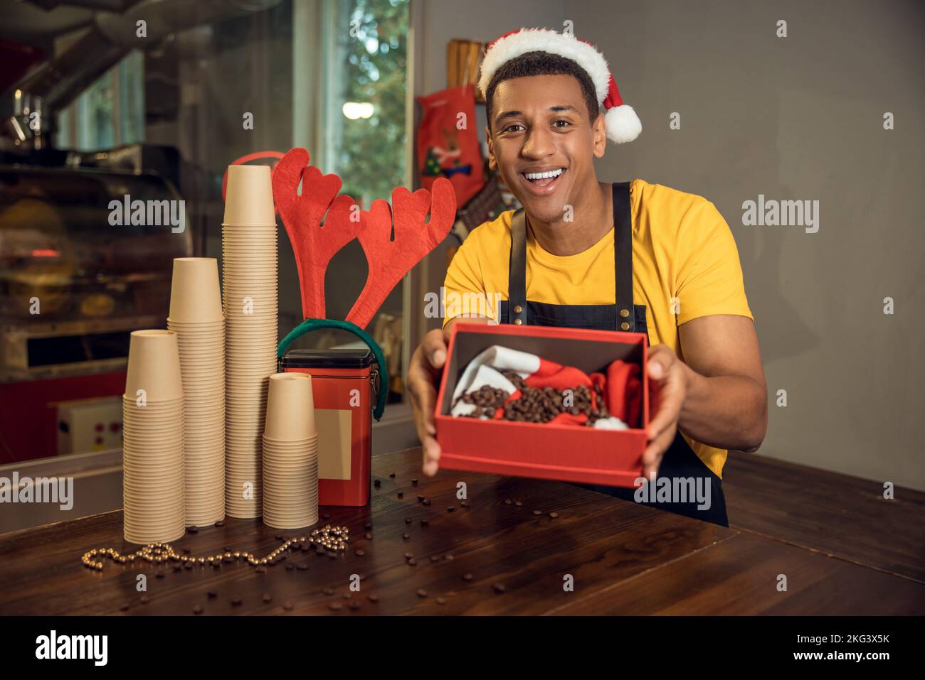 Christmas shop worker hi-res stock photography and images - Alamy