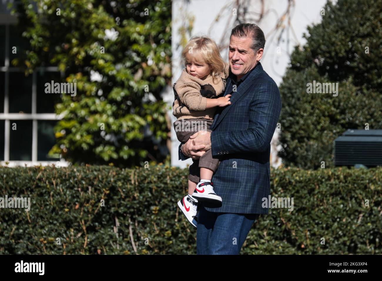 Washington, USA. 21st Nov, 2022. Hunter Biden carries Beau Biden Jr to ...