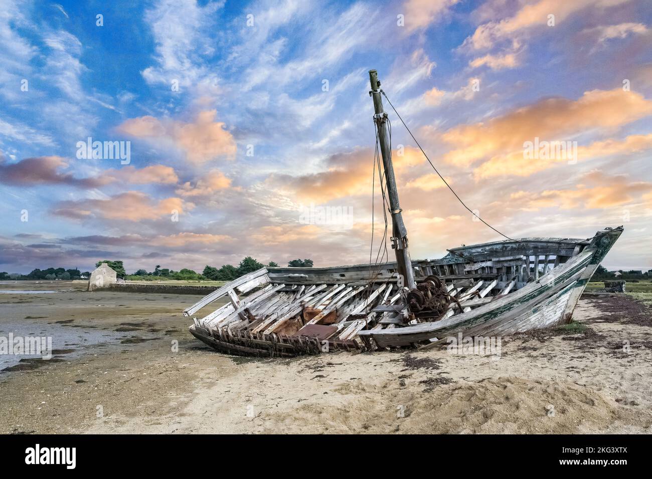 Brittany, Ile d’Arz in the Morbihan gulf, a wreck ship on the beach ...