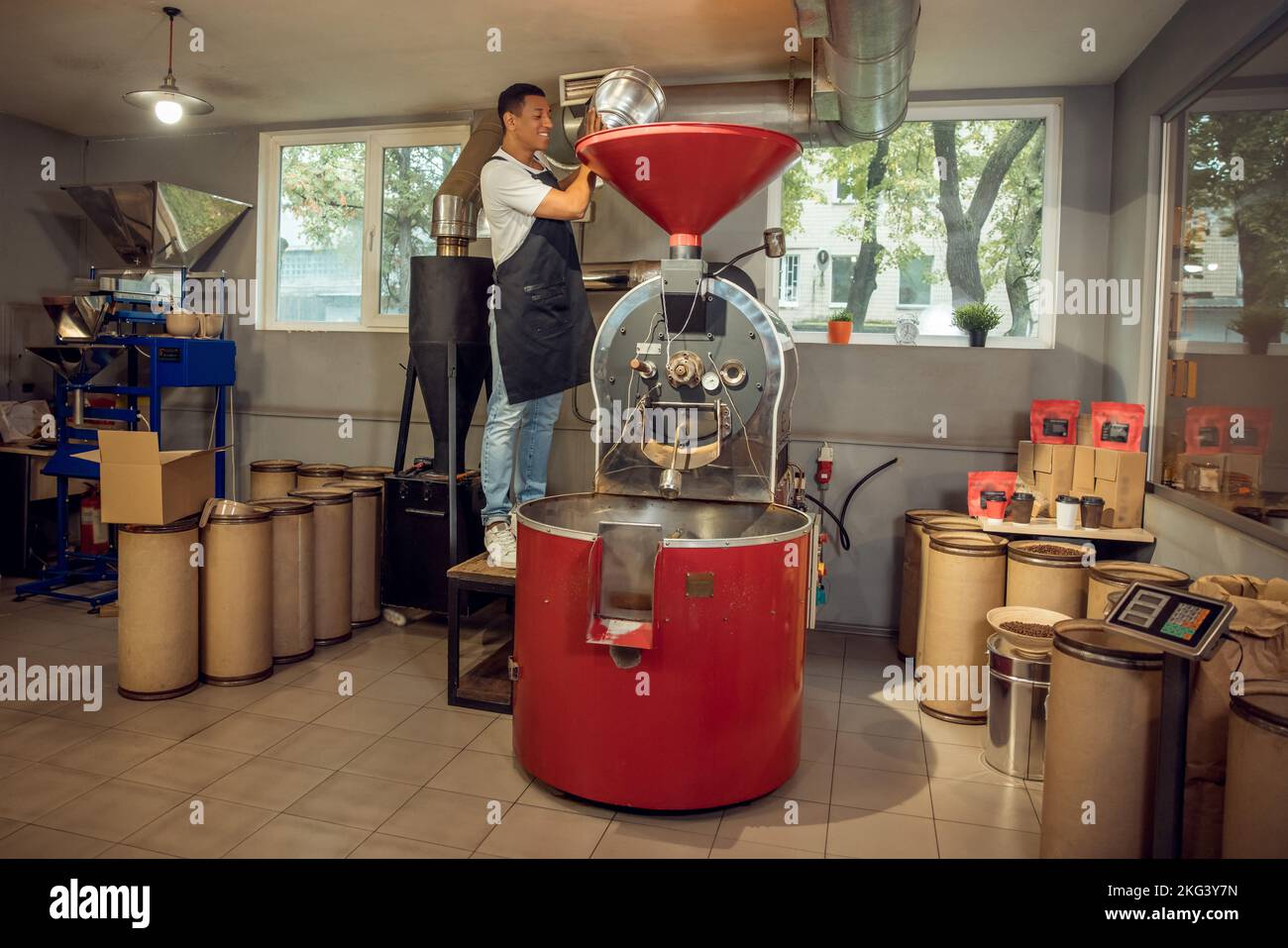 Product loading hi-res stock photography and images - Alamy