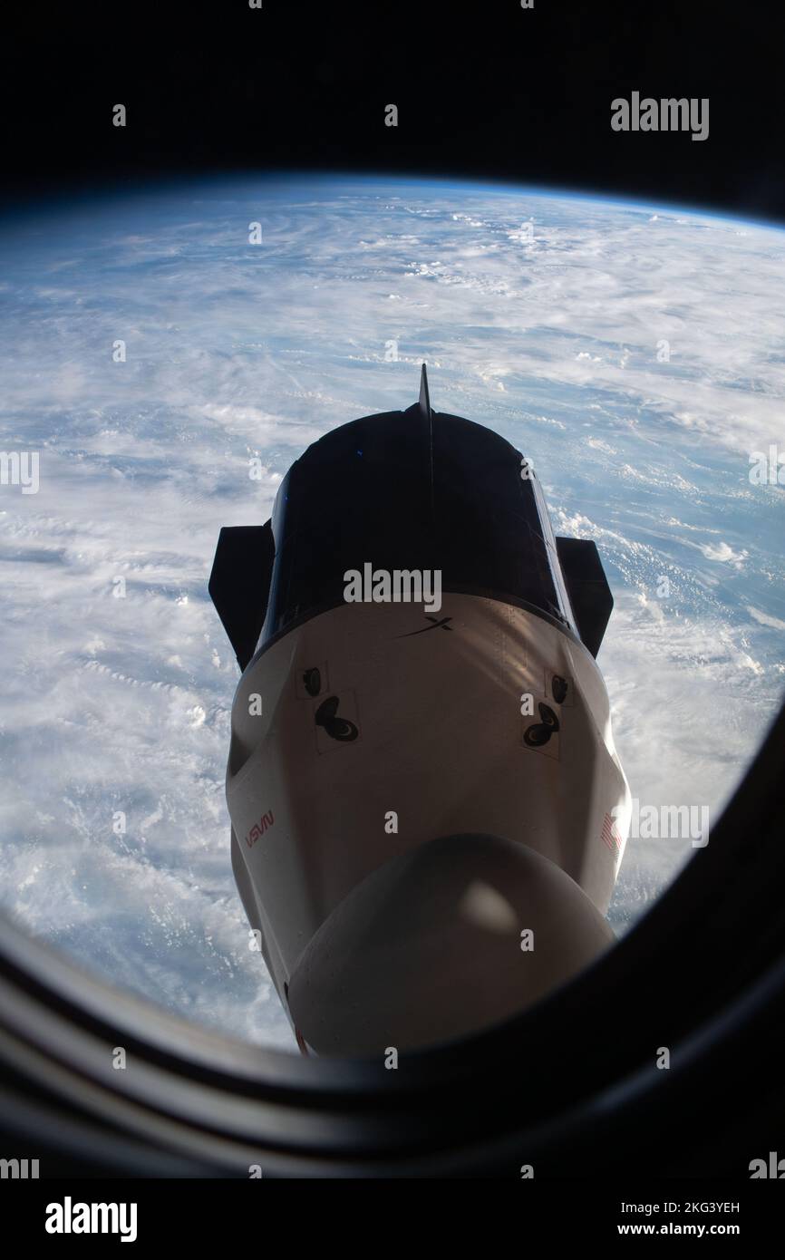 . iss068e017228 (Oct. 14, 2022) --- The SpaceX Dragon Endurance crew ...