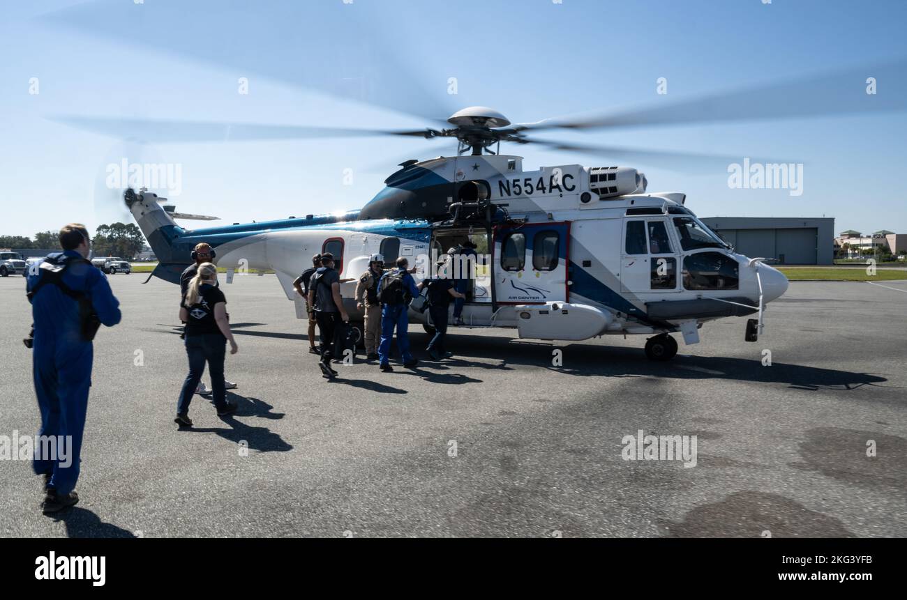 Crew 4 landing hi-res stock photography and images - Alamy