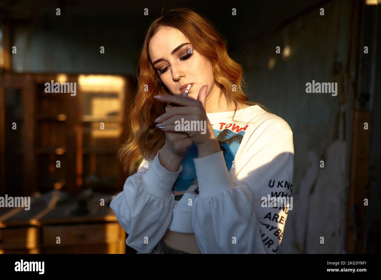 Bad habits teenager smoking hi-res stock photography and images - Alamy