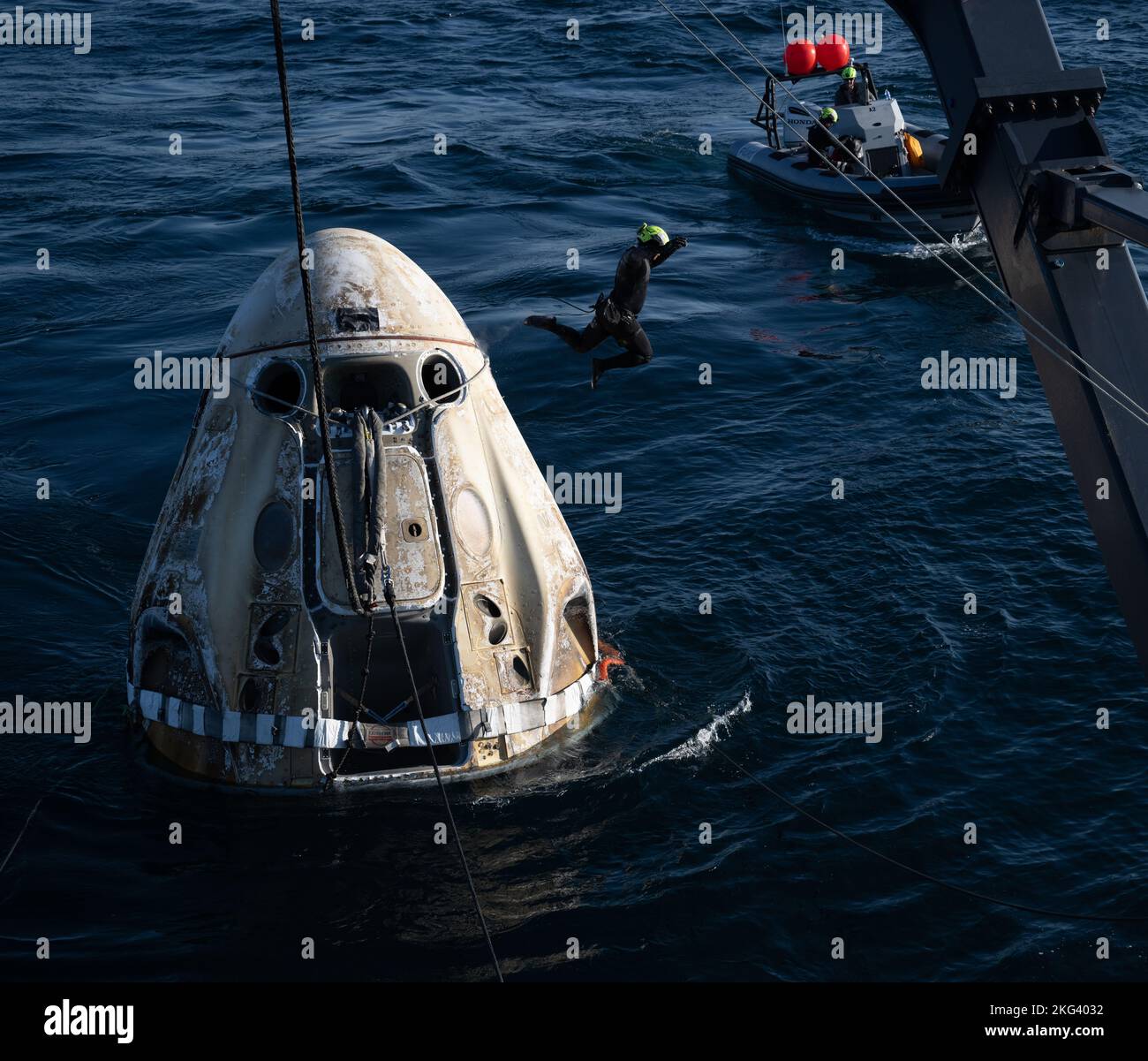 Nasas Spacex Crew 4 Splashdown Support Teams Work Around The Spacex