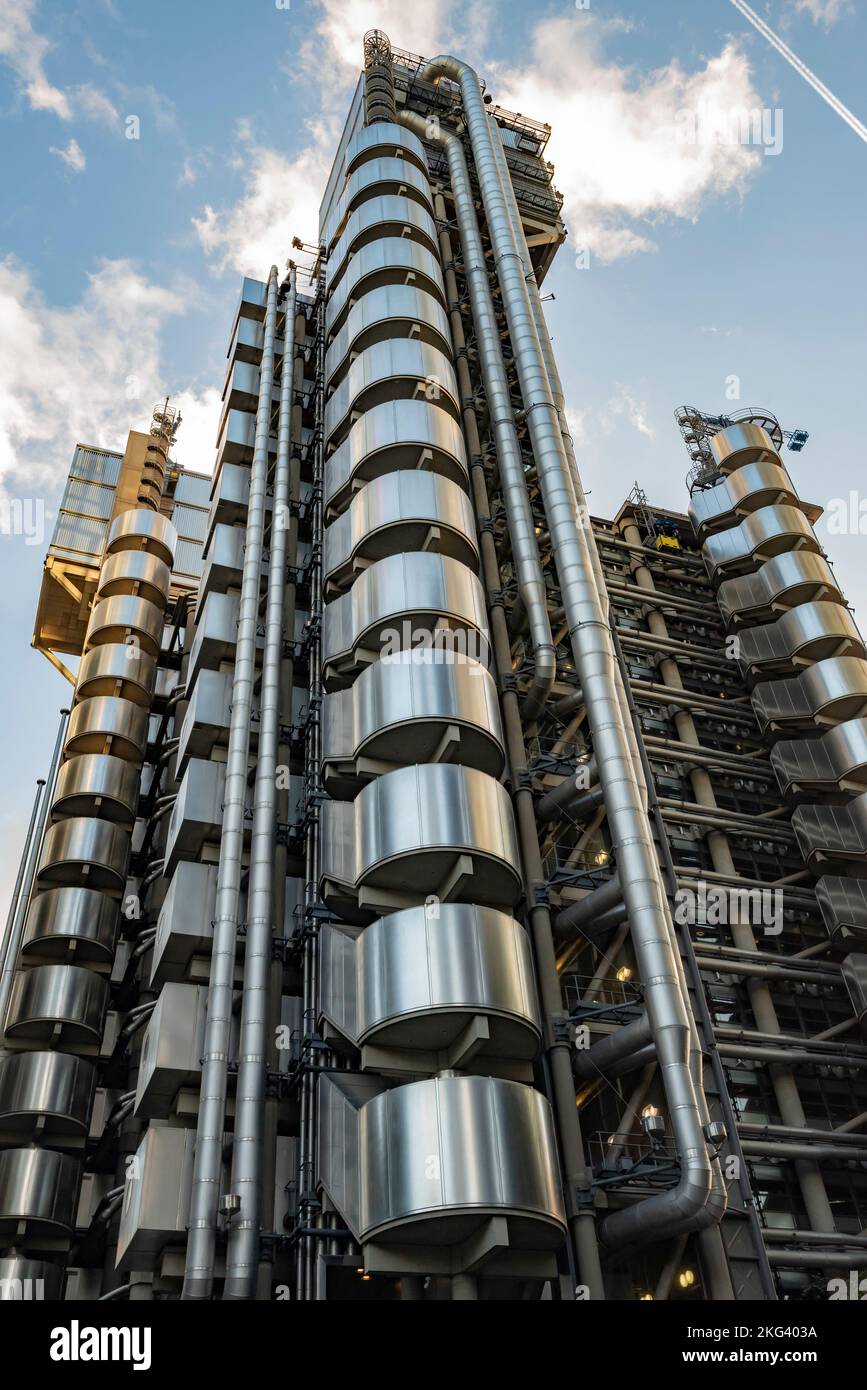 Lloyds Bank building in London financial center Stock Photo - Alamy