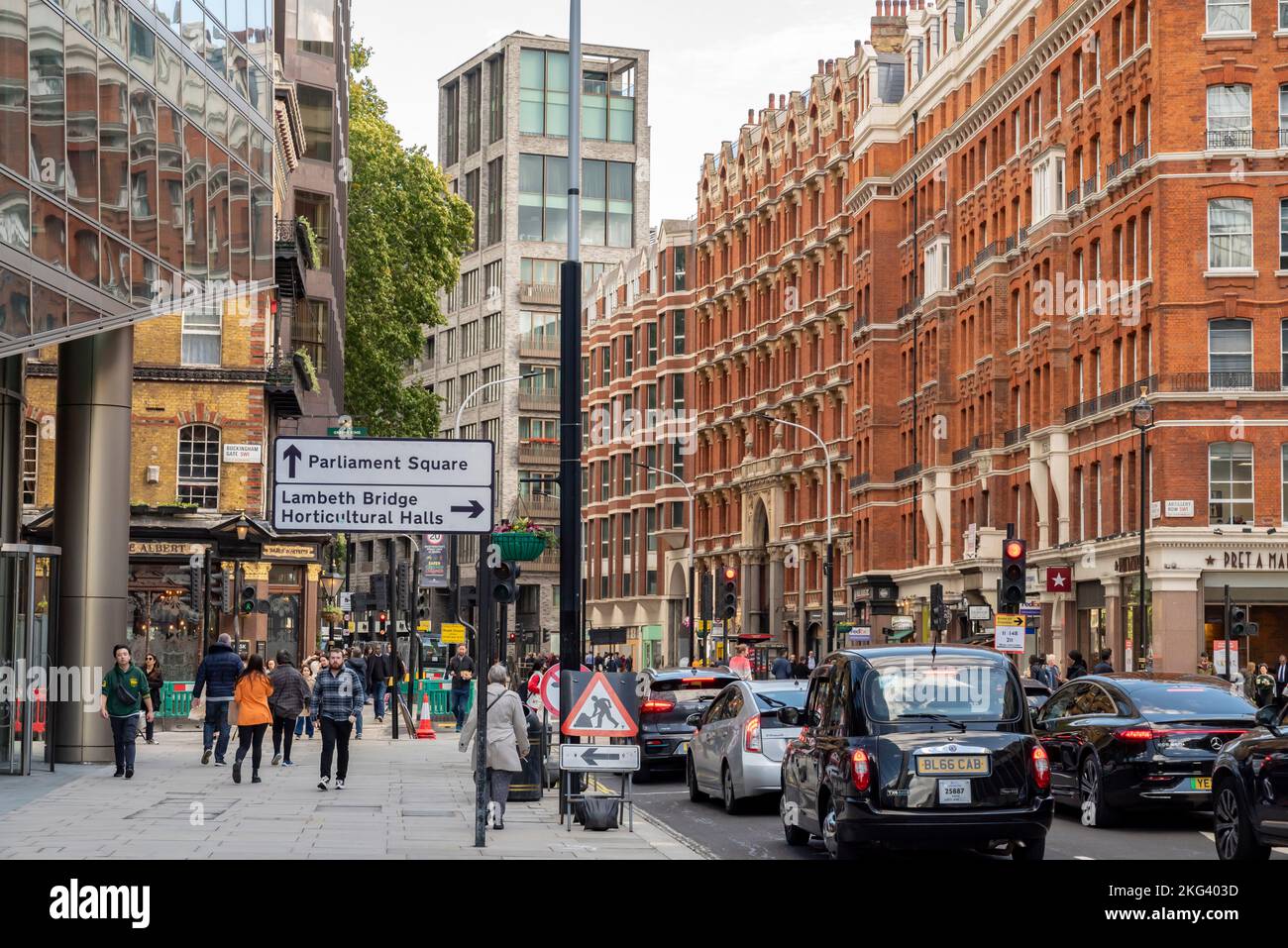 Victoria Street in the center of London Stock Photo - Alamy