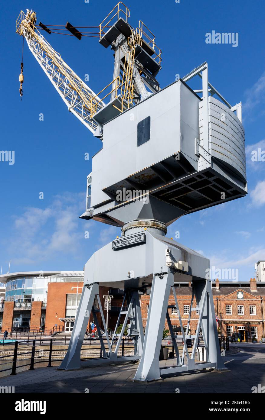 Stothert & Pitt an original dockside crane at Gunwharf Quays ...