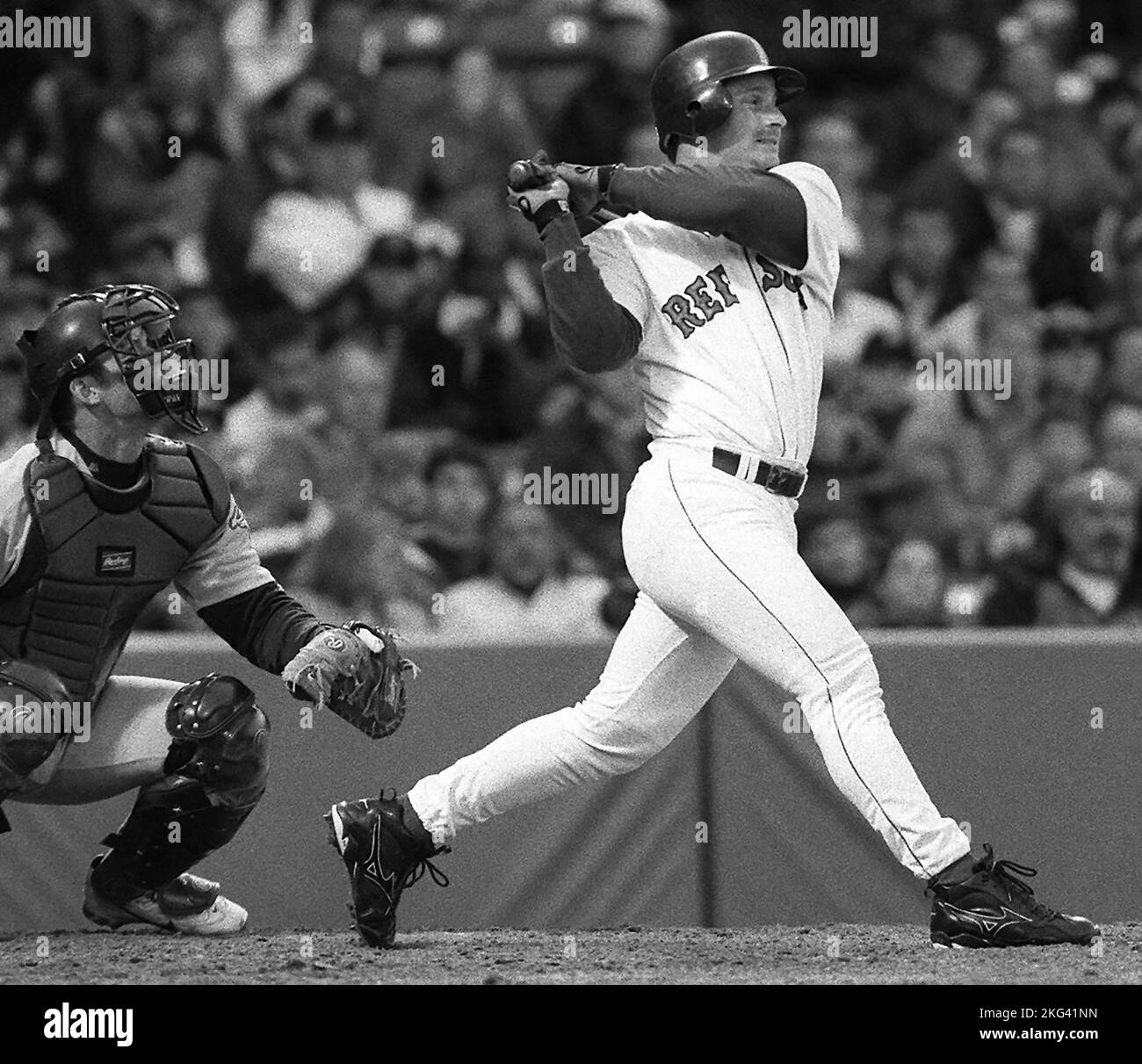 DARREN LEWIS HITS A SINGLE. STAFF PHOTO BY BILL BELKNAP Stock Photo - Alamy