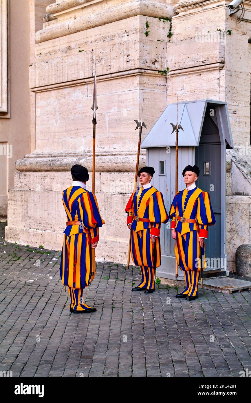 Swiss guard uniform hi-res stock photography and images - Alamy