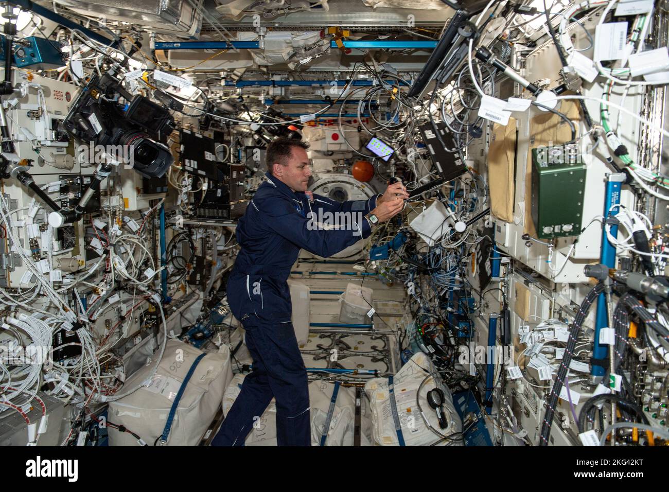. iss068e017360 (Oct. 18, 2022) --- NASA astronaut and Expedition 68 ...