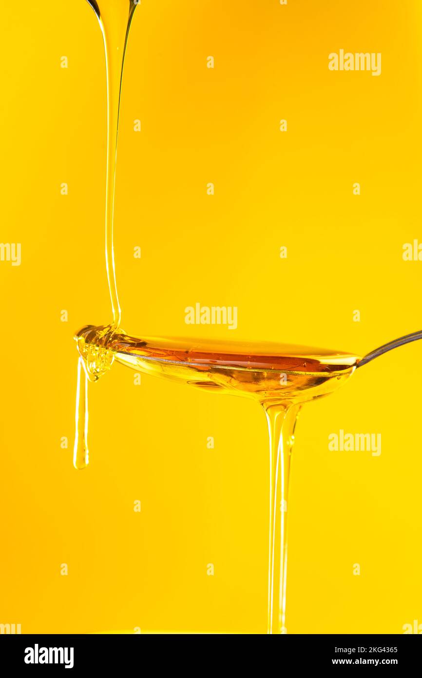 honey drizzling onto a spoon Stock Photo - Alamy