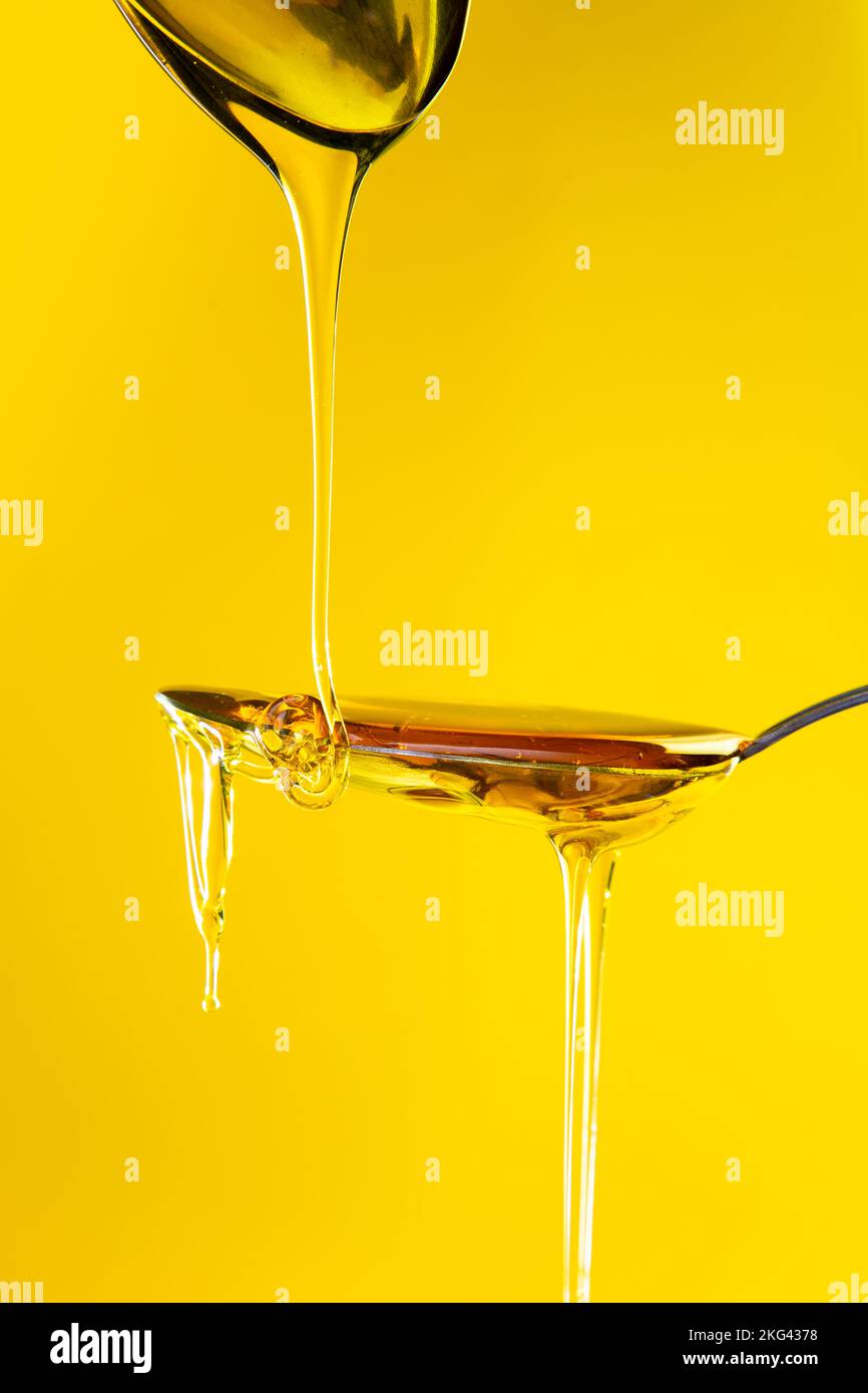 honey drizzling onto a spoon Stock Photo - Alamy