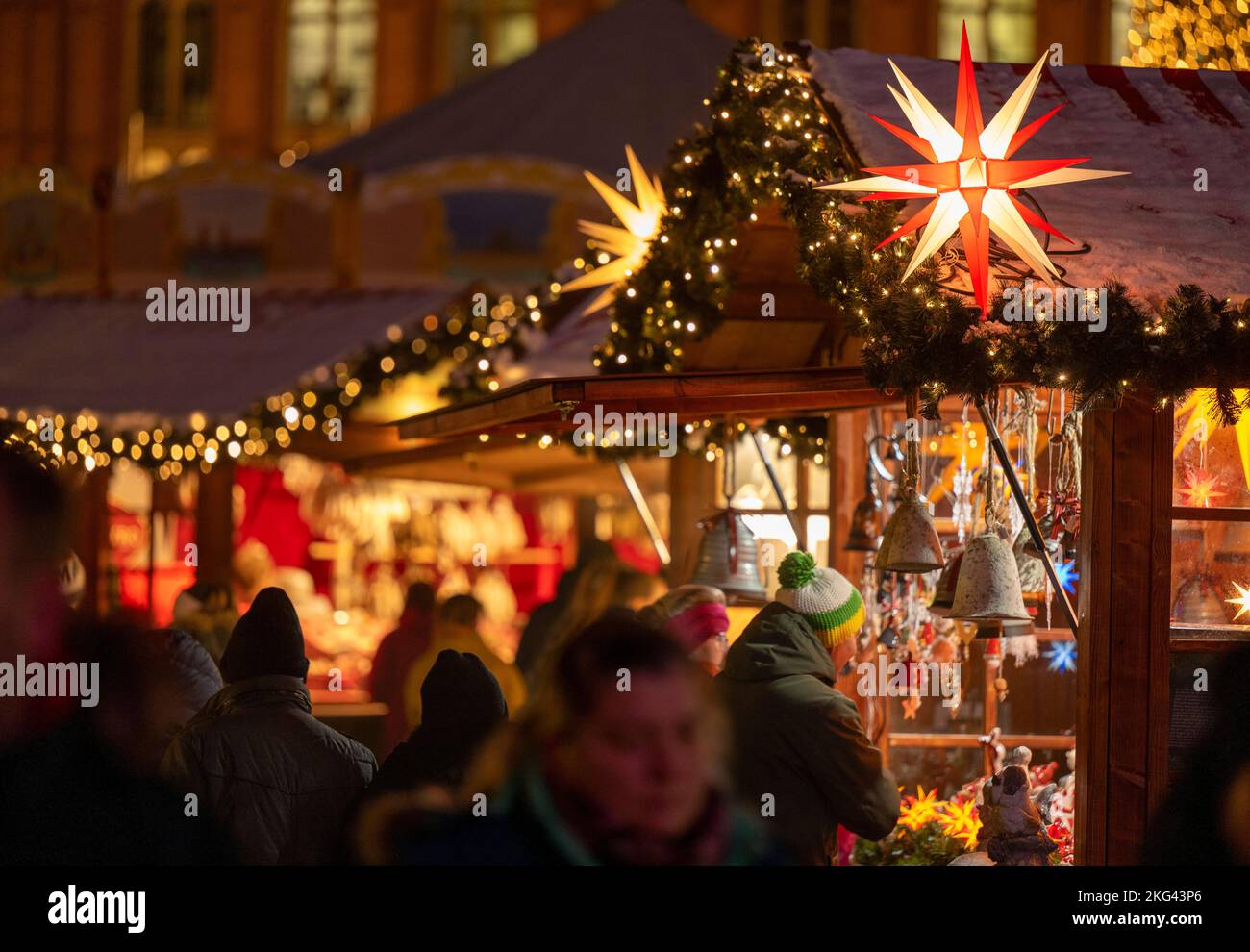 Berlin, Germany. 21st Nov, 2022. Numerous visitors walk through the ...
