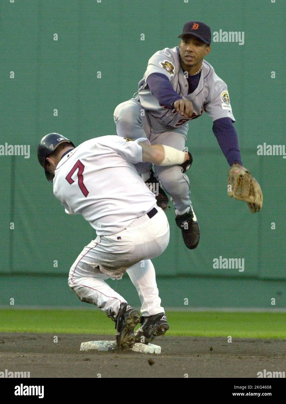 (06-05-2001-Boston,Ma) Damon Easley makes the double play with Trott ...