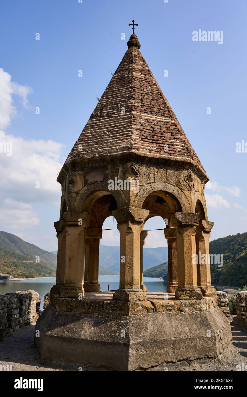 Glockenturm, Ananuri, Burganlage und Festung mit Kirchen und Kloster ...