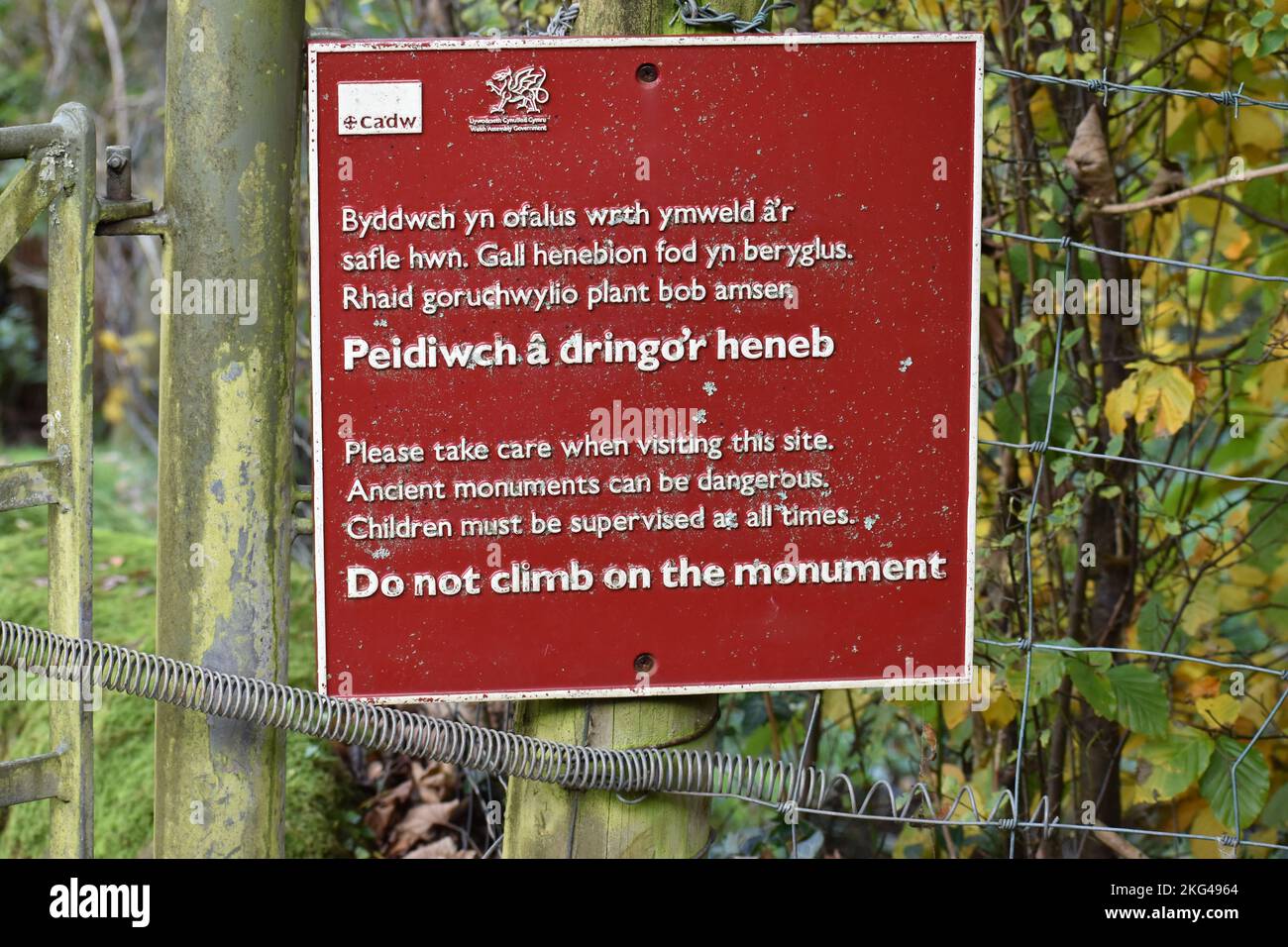 Red Cast Iron Public Information Sign (Do Not Climb On The Monument) At ...